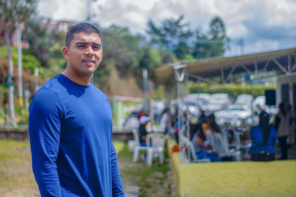 Kevin Bernal: "Entregamos una nueva ambulancia para mejor nuestro ...